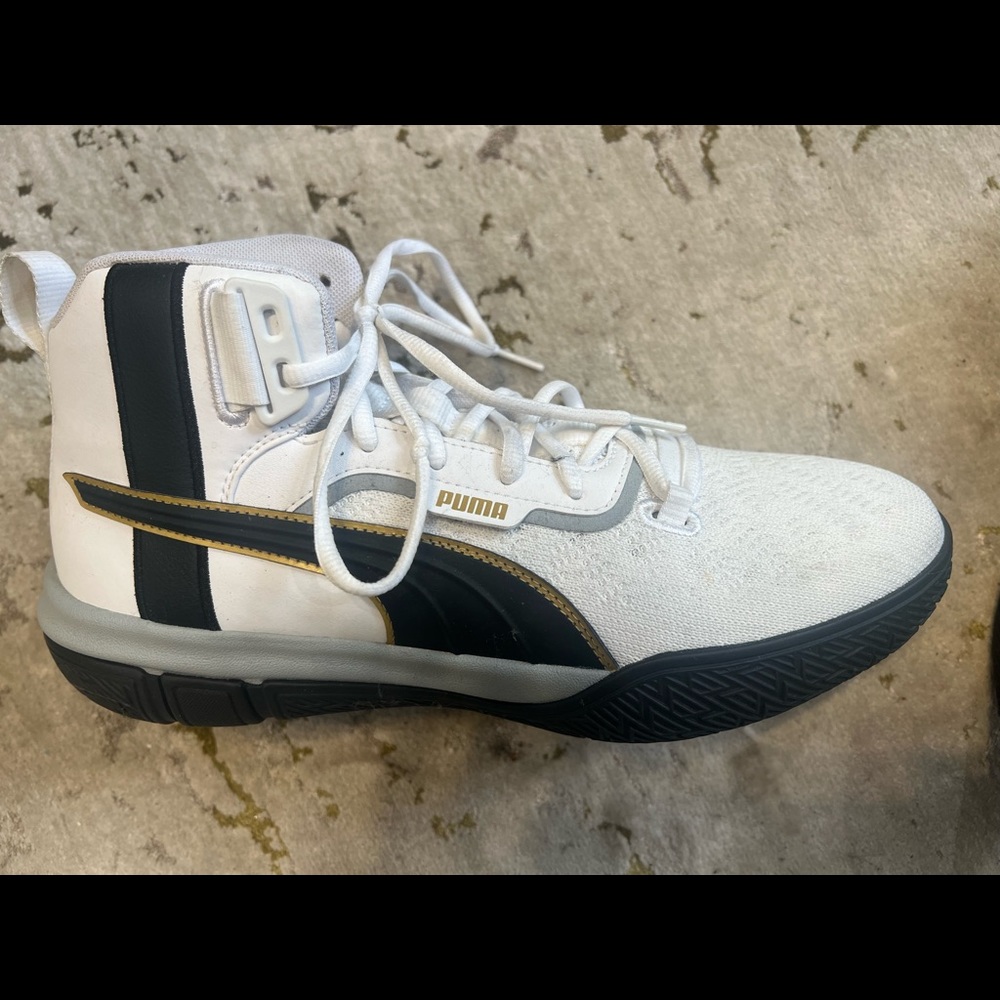 Classic Puma Hightop White Sneakers. - Gem